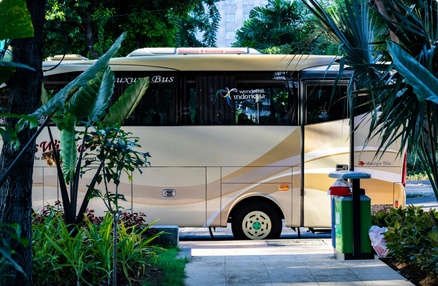 Corporate Shuttle: Find Your Shuttle at CorporateShuttle.com